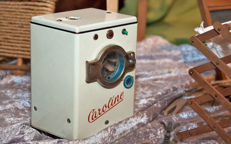 Washing Machine and Miracles so Real : The Path of Self Realization